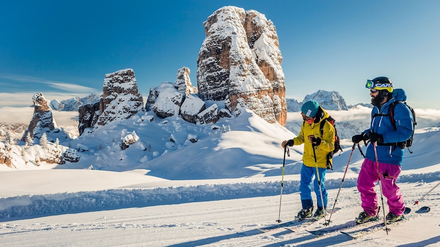 Cortina d\'Ampezzo Ski Resort que inclui montanhas, esqui na neve e neve