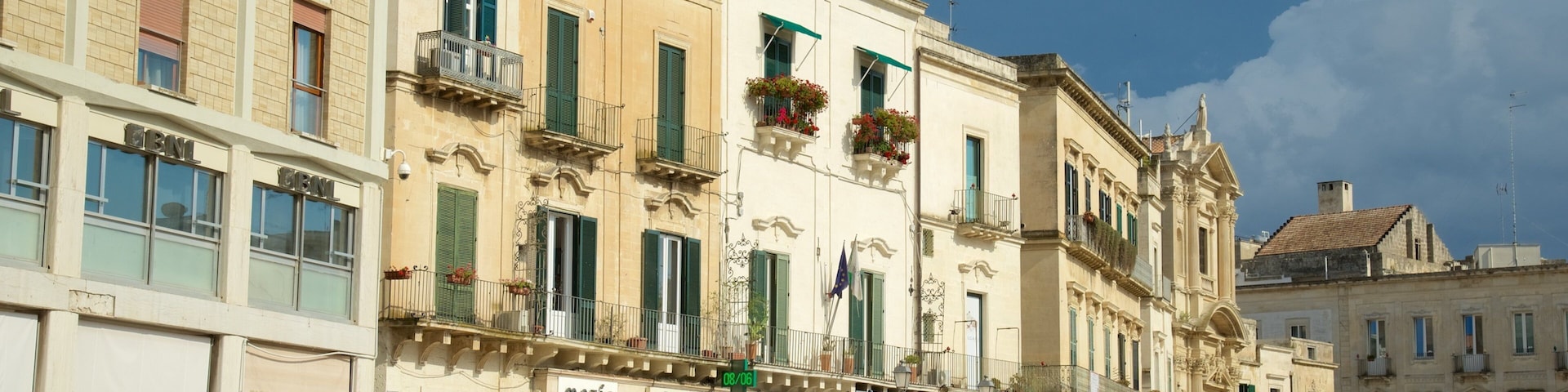 Praça Sant\'Oronzo caracterizando arquitetura de patrimônio