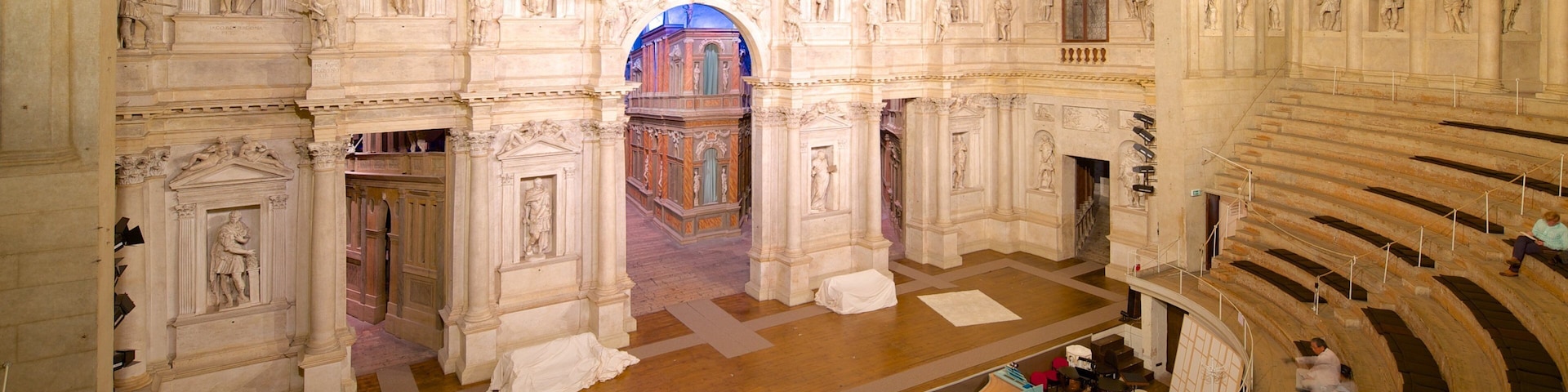 Vicenza caracterizando vistas internas e cenas de teatro