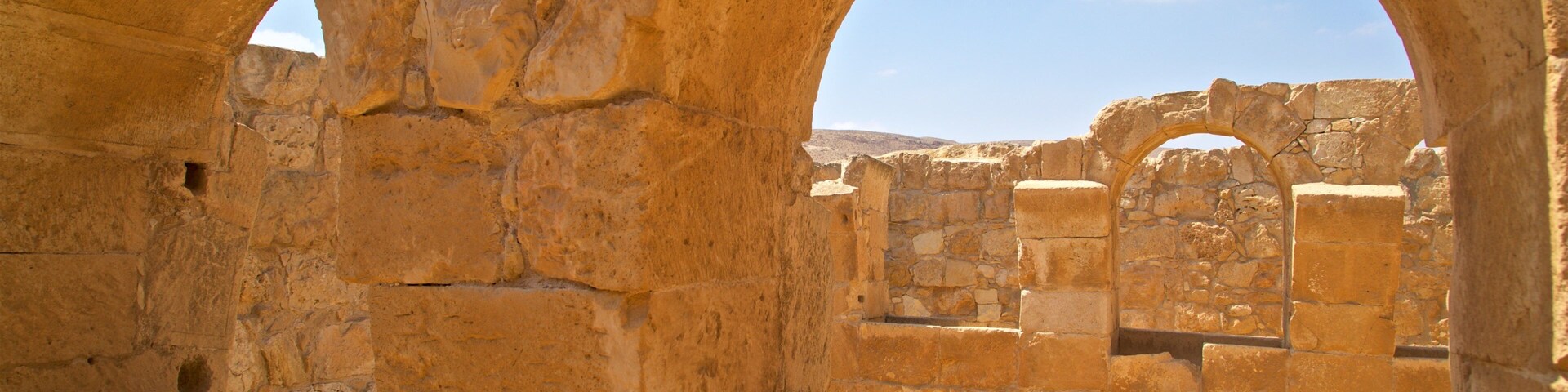 Parque Nacional de Mamshit mostrando elementos de patrimônio e uma ruína