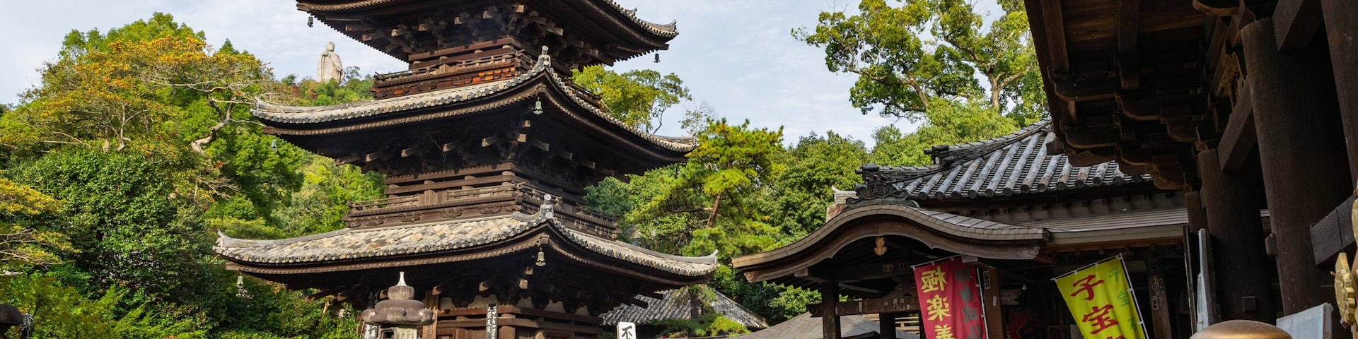 Ishite Temple featuring heritage elements and a temple or place of worship