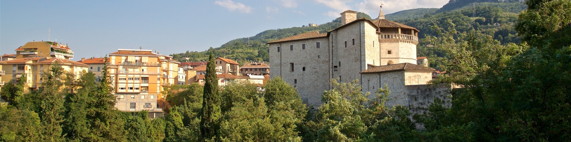 Forte Malatesta caracterizando arquitetura de patrimônio e paisagem
