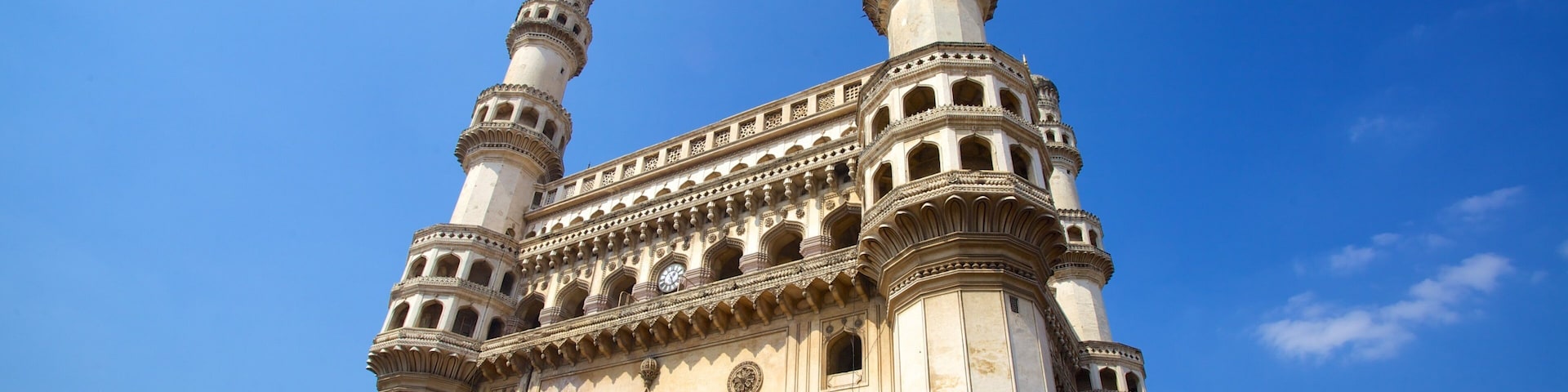 Charminar which includes a mosque and heritage architecture