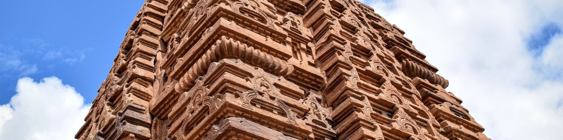 Pattadakallu has a group of Hindu temples from 7-8th century. Well known for Chalukya architecture.