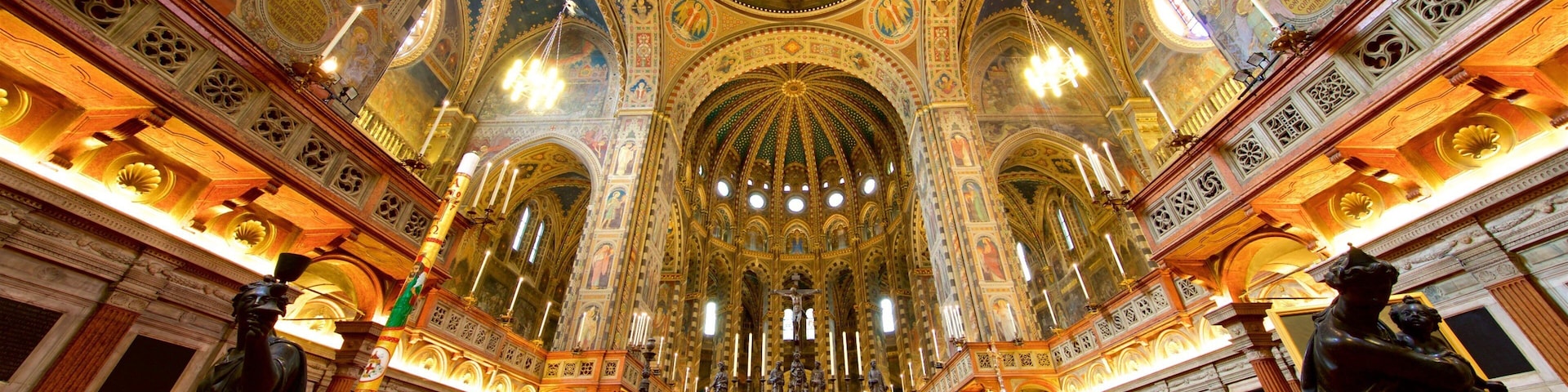 Basilica di Sant\'Antonio da Padova showing interior views, a statue or sculpture and religious elements