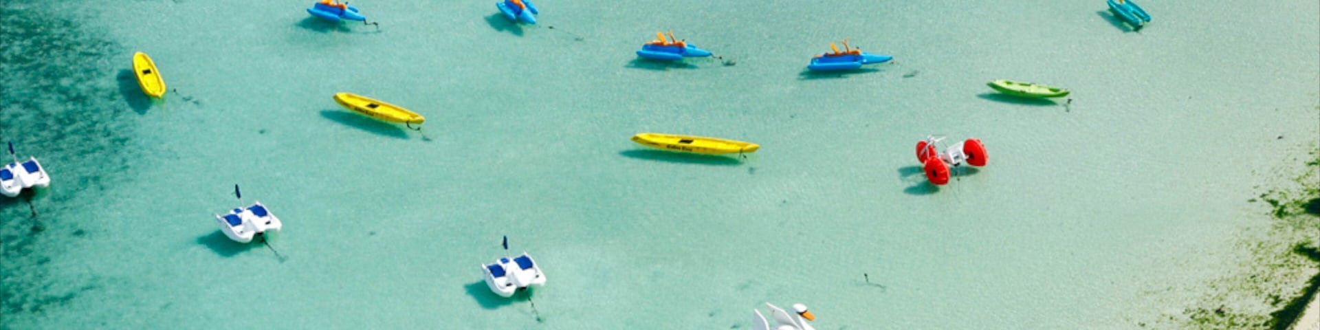 Tumon Beach caracterizando uma praia e cenas tropicais