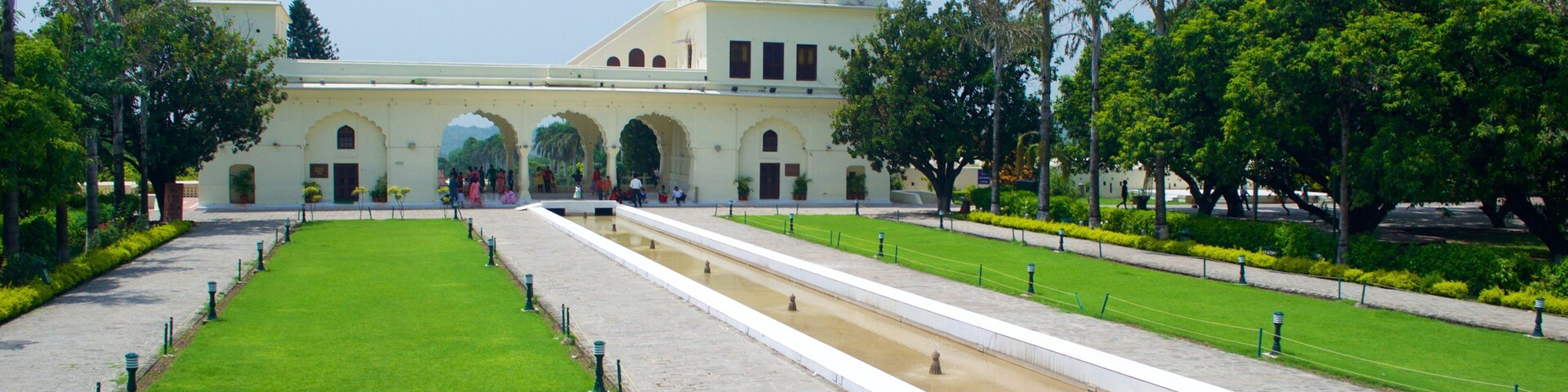 Yadavindra Gardens featuring heritage elements, a park and heritage architecture