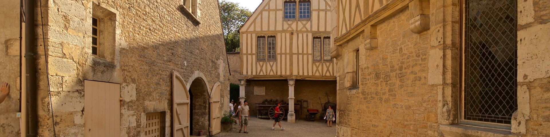 Burgundy Wine Museum which includes a small town or village and heritage elements