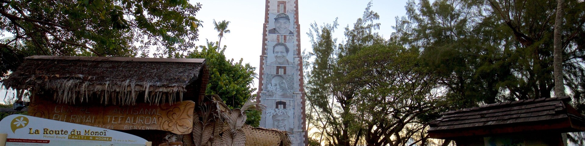 Pointe Venus Lighthouse showing a park and signage