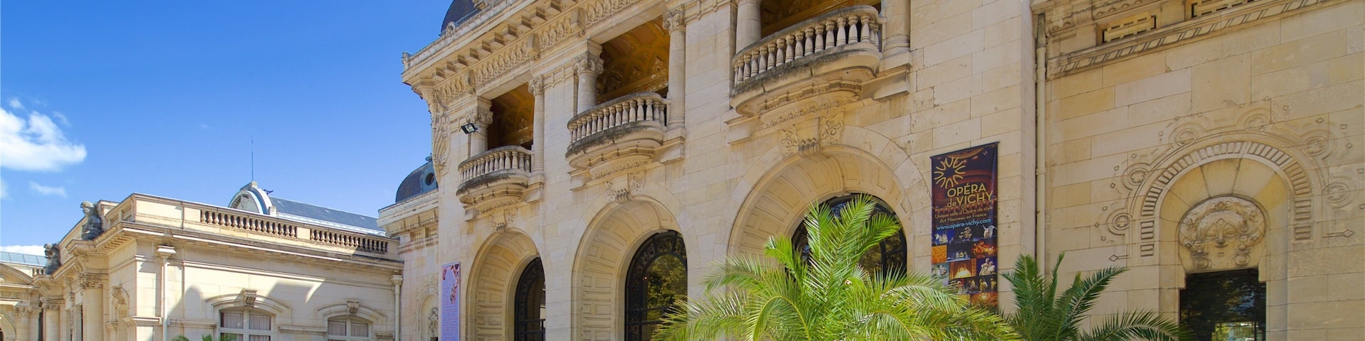 Vichy which includes heritage architecture