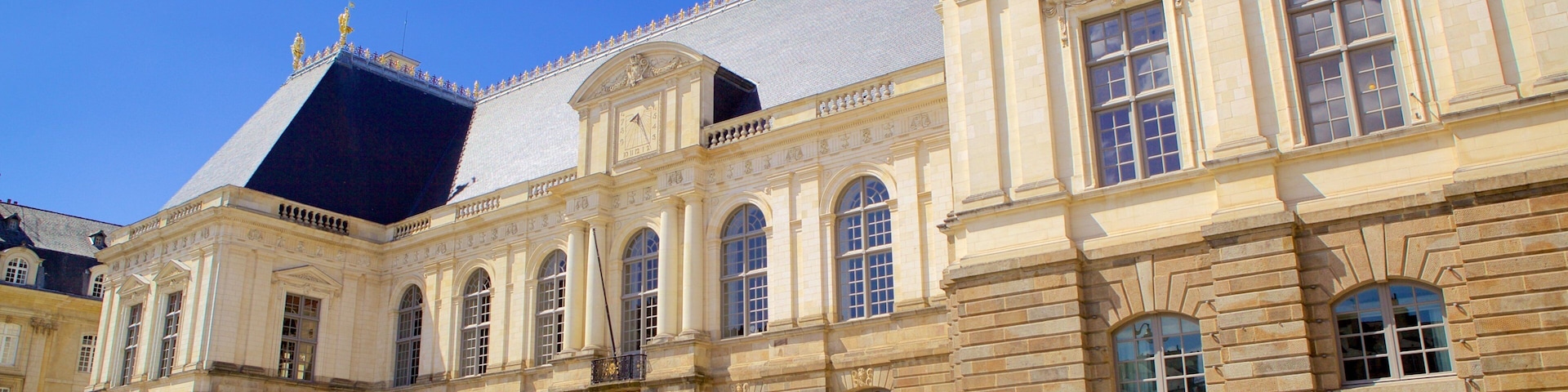 Palais du Parlement caracterizando elementos de patrimônio