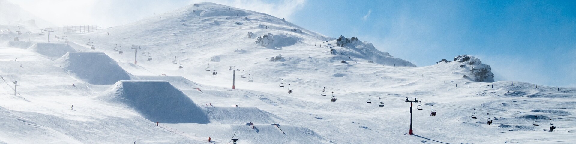 Cardrona Alpine Resort showing mountains, landscape views and snow