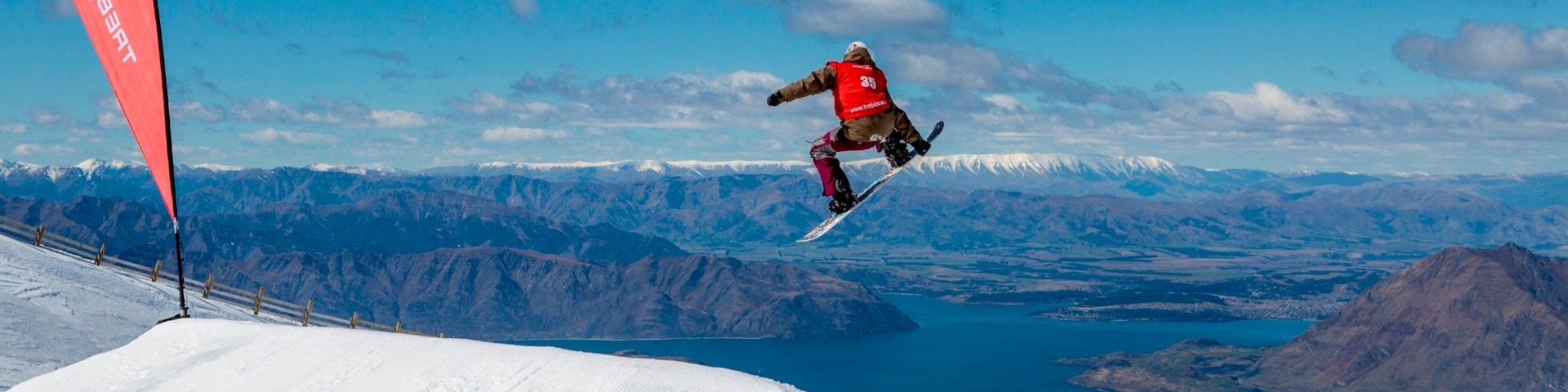 Treble Cone which includes snow boarding, a lake or waterhole and snow