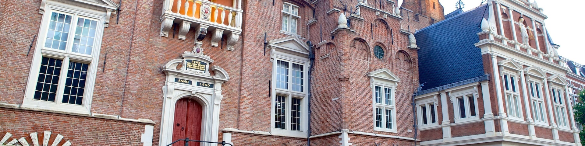Stadhuis showing street scenes and heritage architecture