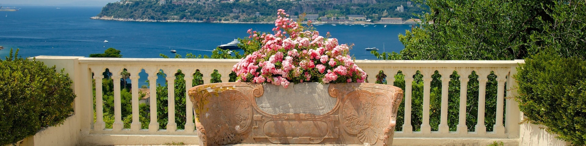 Villa Ephrussi which includes views
