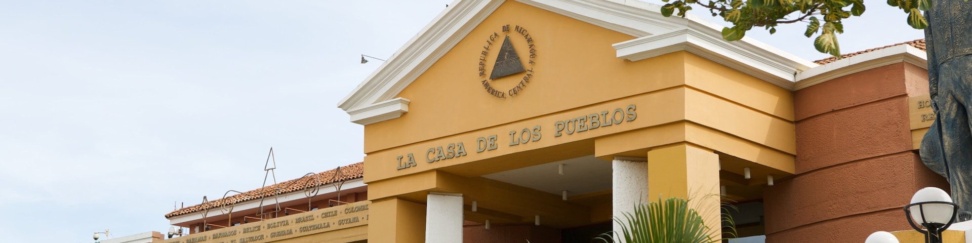 Casa Presidencial mostrando um edifício administrativo