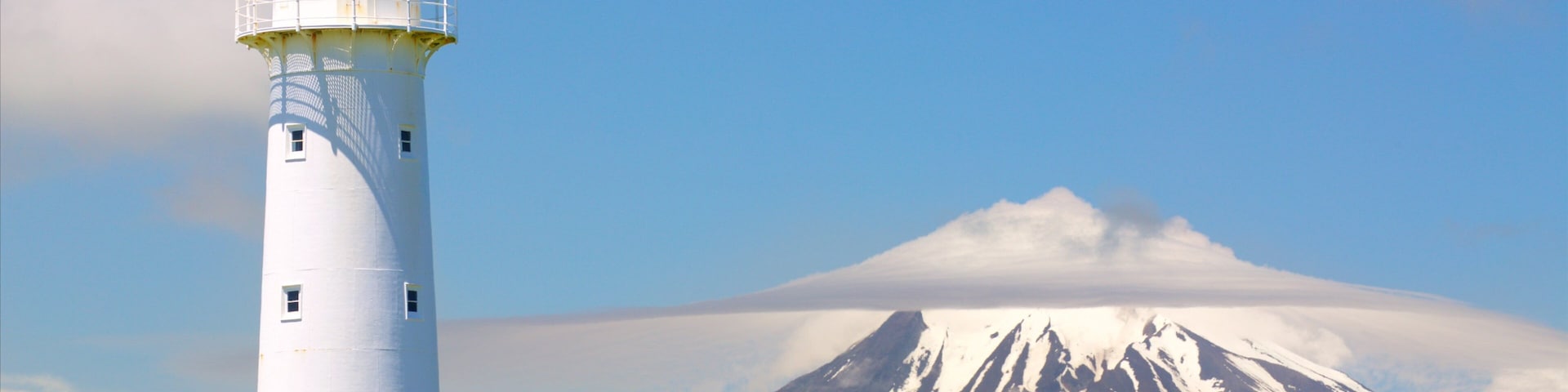 Cape Egmont Lighthouse featuring a lighthouse and mountains