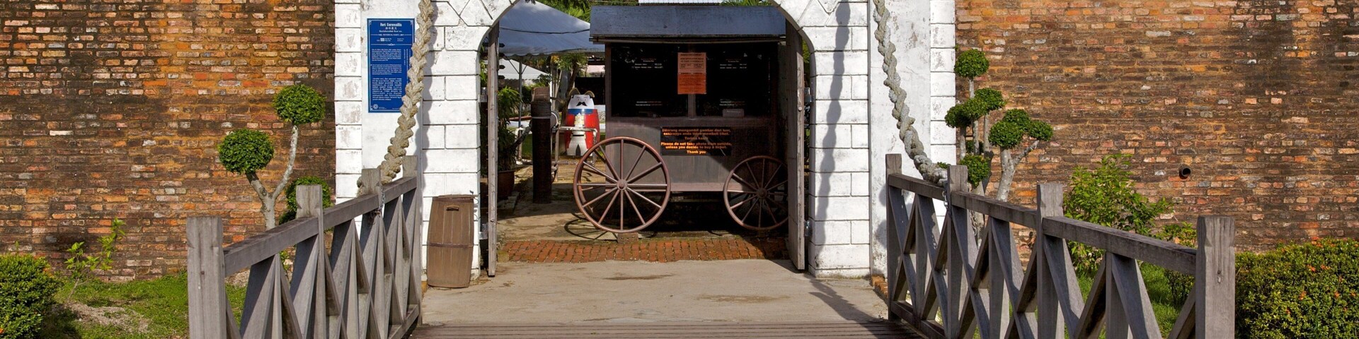 Fort Cornwallis which includes heritage architecture