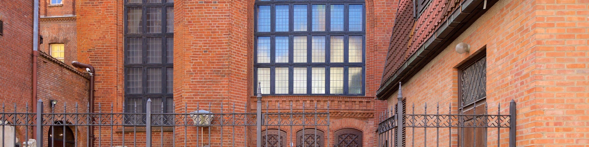 Arthur\'s Court caracterizando elementos de patrimônio