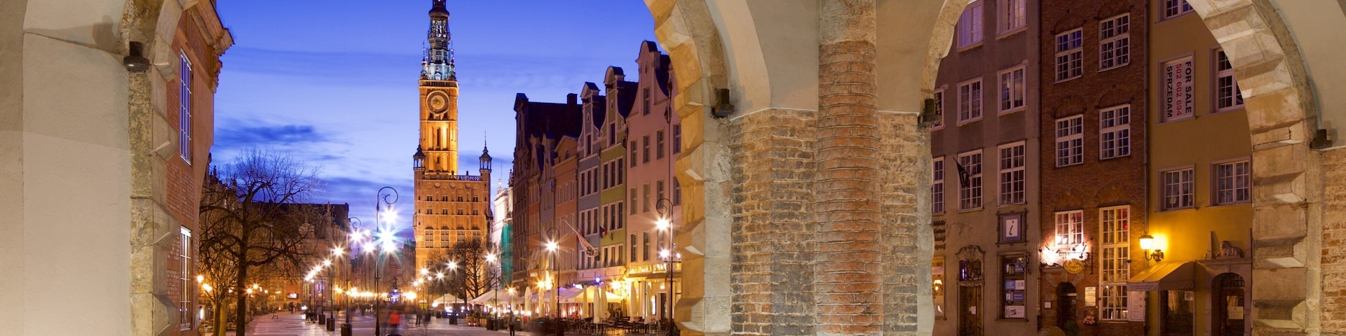 Green Gate which includes night scenes