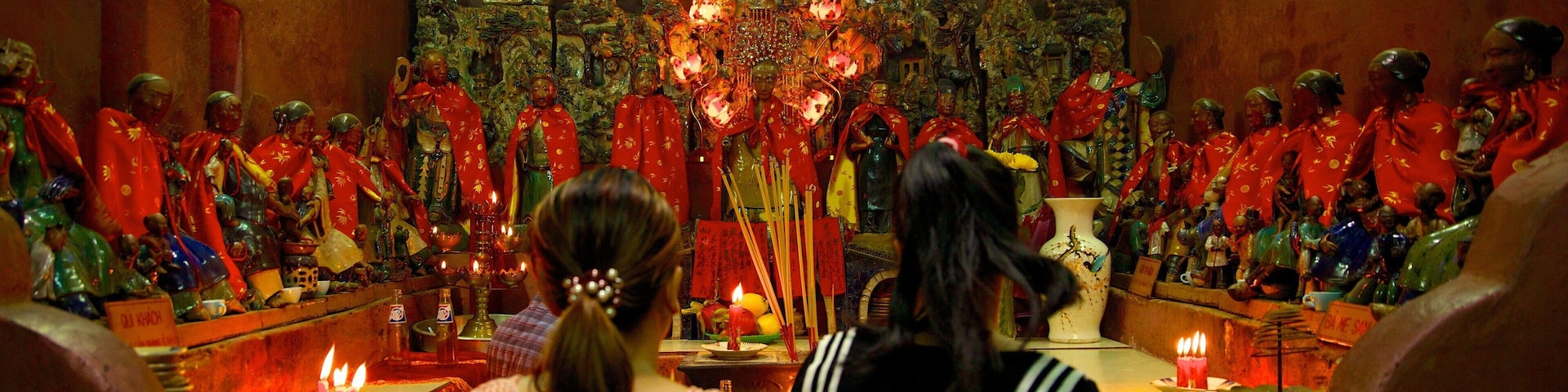 Jade Emperor Pagoda which includes interior views and religious elements