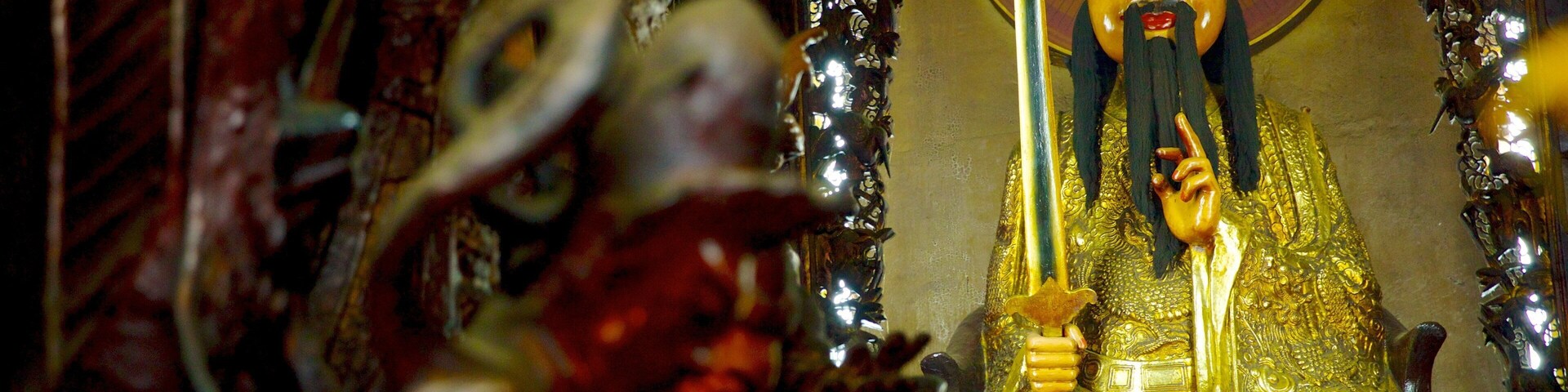 Jade Emperor Pagoda showing religious elements and interior views