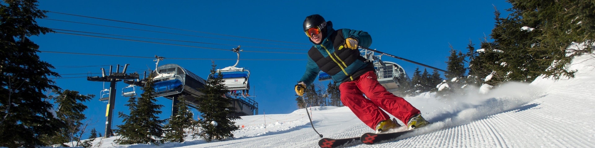 Mount Snow mostrando uma gôndola, neve e esqui na neve