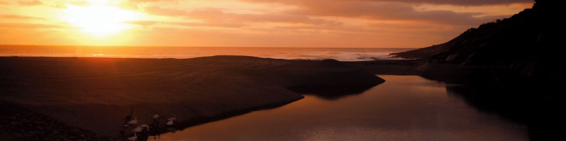 I am not a landscapist but sometimes i dwell in it.
This photo is rather old but this is the first place i ever traveled to in Portugal and i have very special memories of it. It has a very beautiful coastline but it's not particularly photogenic during the day, specially from up above in the local hotel. It does have the best sunsets and those yes are extremely photogenic.
#Trovember