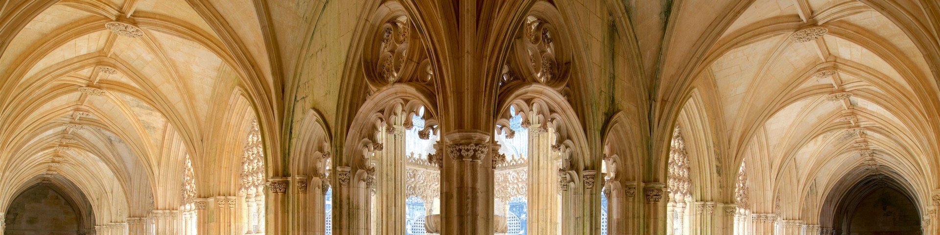 Batalha Monastery featuring interior views and heritage elements