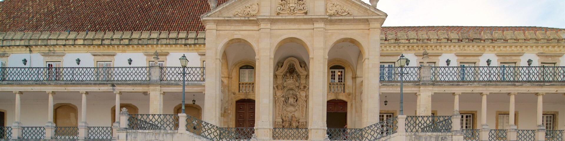 Coimbra University showing heritage elements