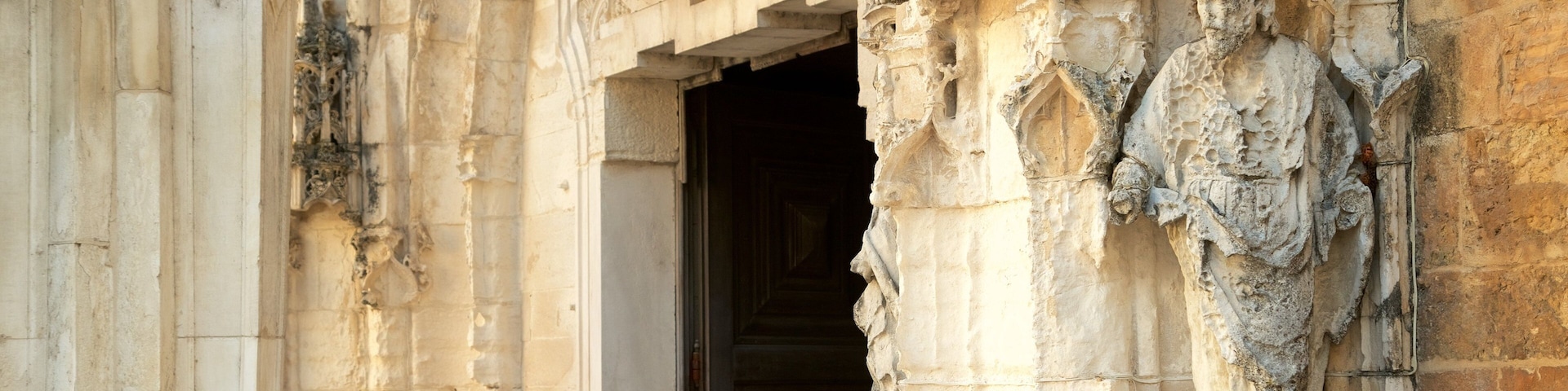 Santa Cruz Church showing heritage elements