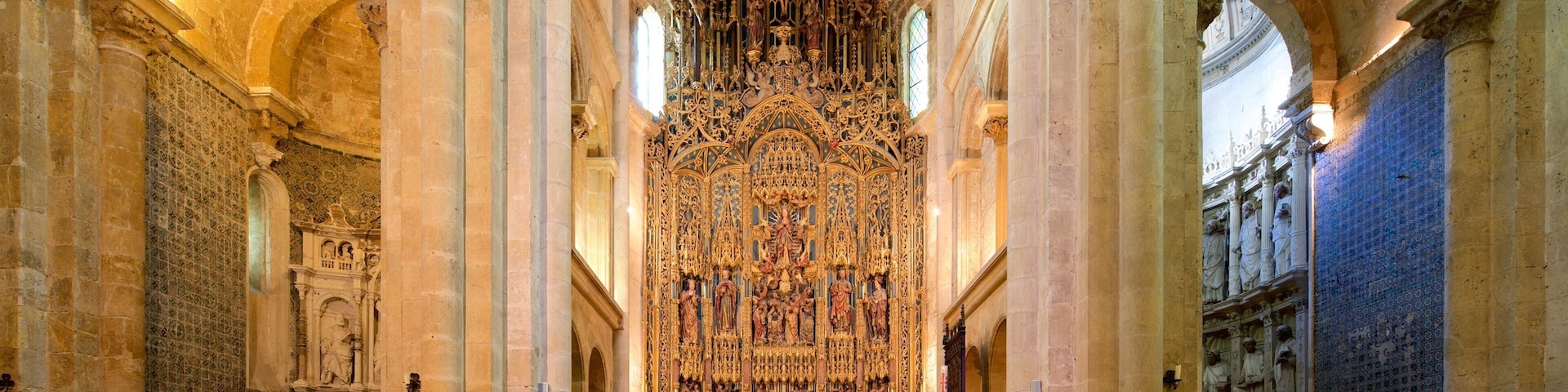 Velha Catedral mostrando uma igreja ou catedral, elementos de patrimônio e vistas internas