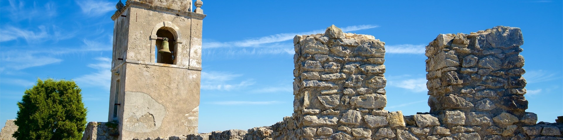 Montemor-o-Velho Castle which includes heritage elements