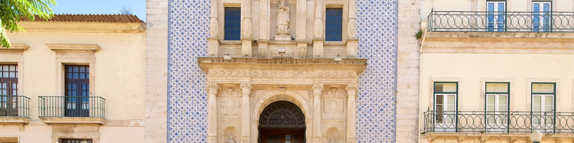 Praca da Republica showing heritage elements