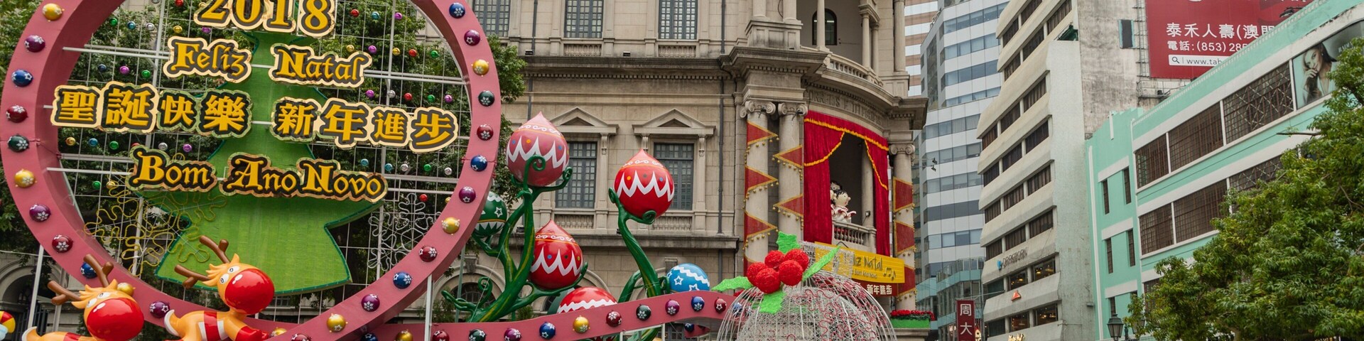 Senado Square which includes signage, street scenes and a city