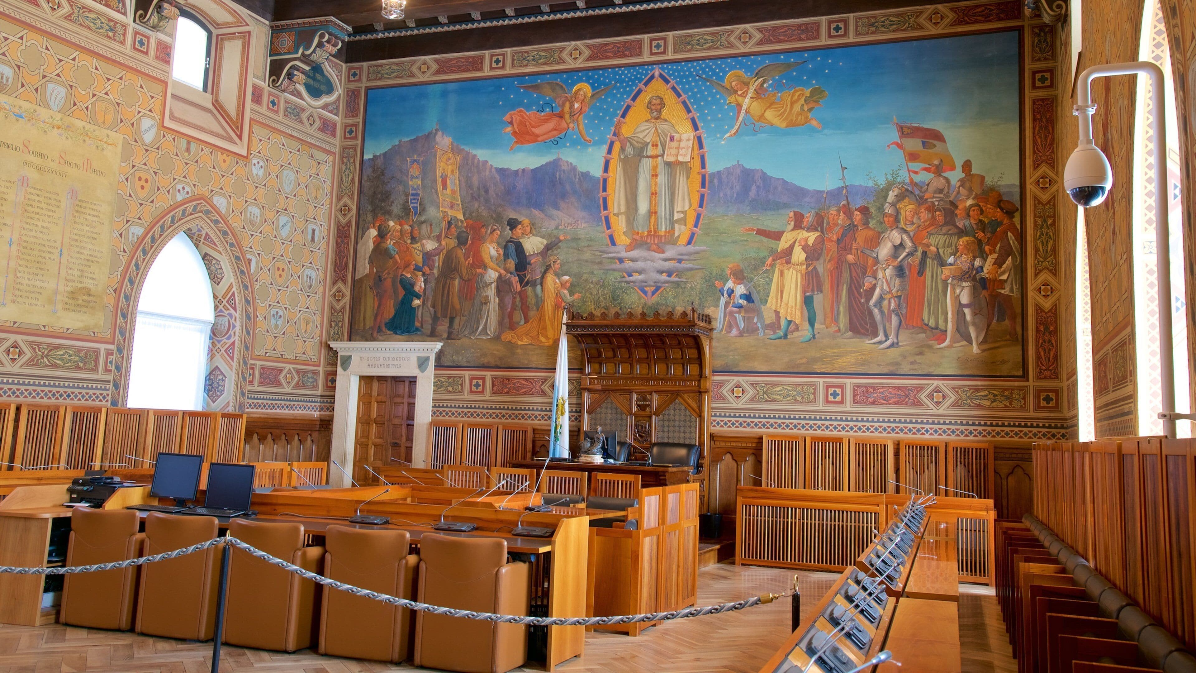 Palazzo Pubblico que inclui arte, um edifício administrativo e vistas internas