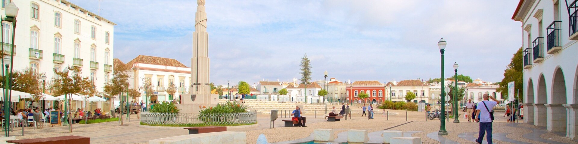 Praça da República caracterizando uma praça ou plaza e uma fonte