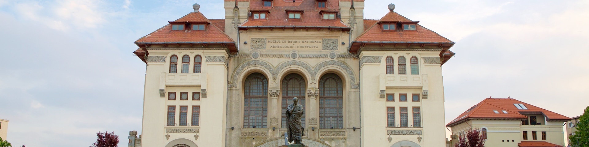 Ovid Square featuring an administrative buidling