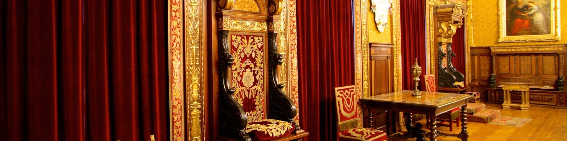 Castelo de Peles mostrando arte, um pequeno castelo ou palácio e vistas internas