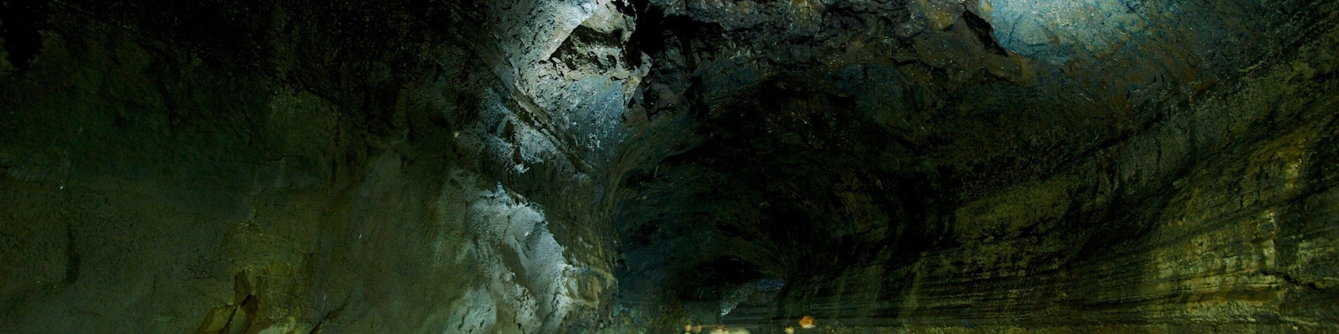 Caverna de Lava de Manjanggul que inclui cavernas e vistas internas