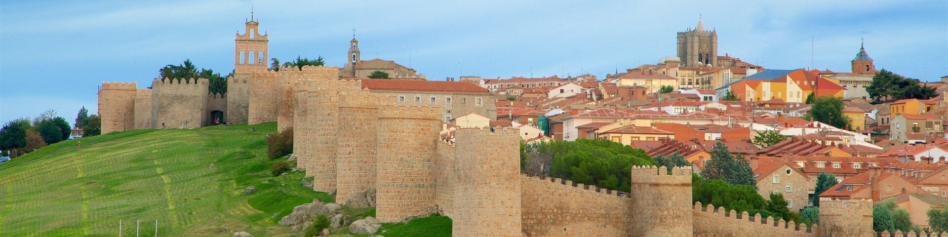 Los Cuatro Postes featuring a small town or village and heritage architecture