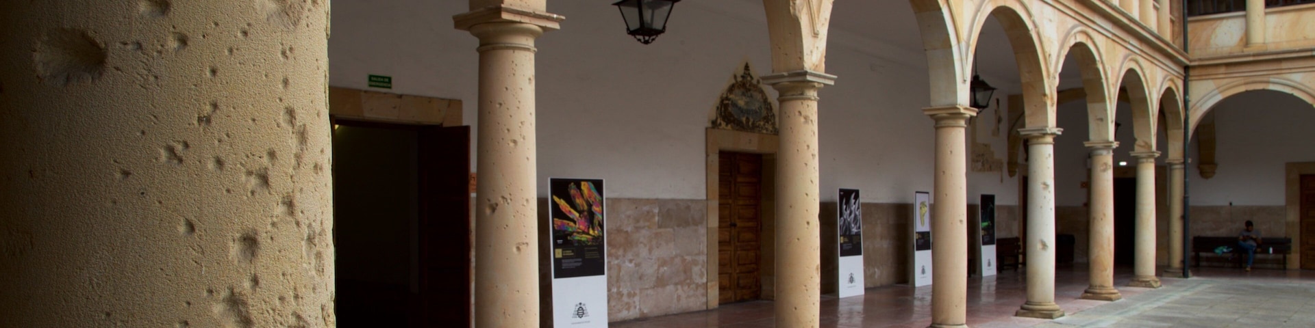 Universidade de Oviedo que inclui elementos de patrimônio