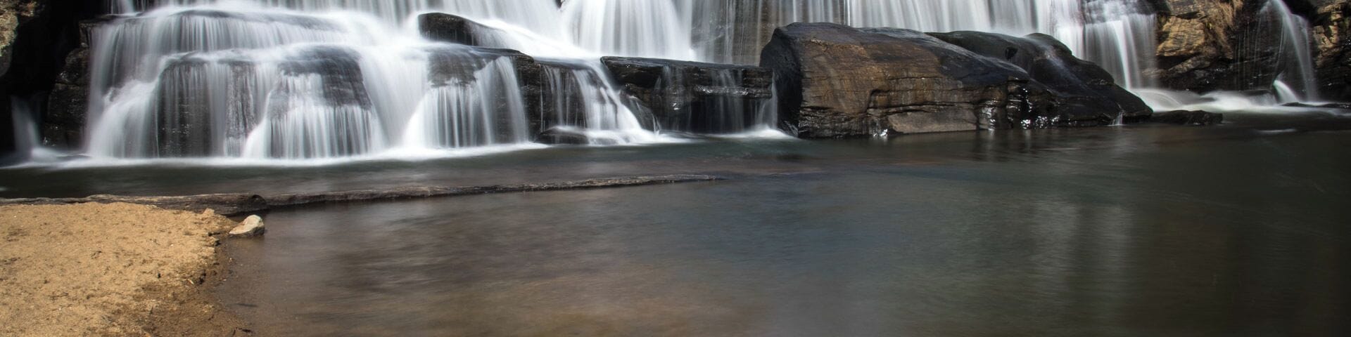 One of my favorite places.  View a video guide of it here:  https://www.hdcarolina.com/episode/riley-moore-falls
#waterfall