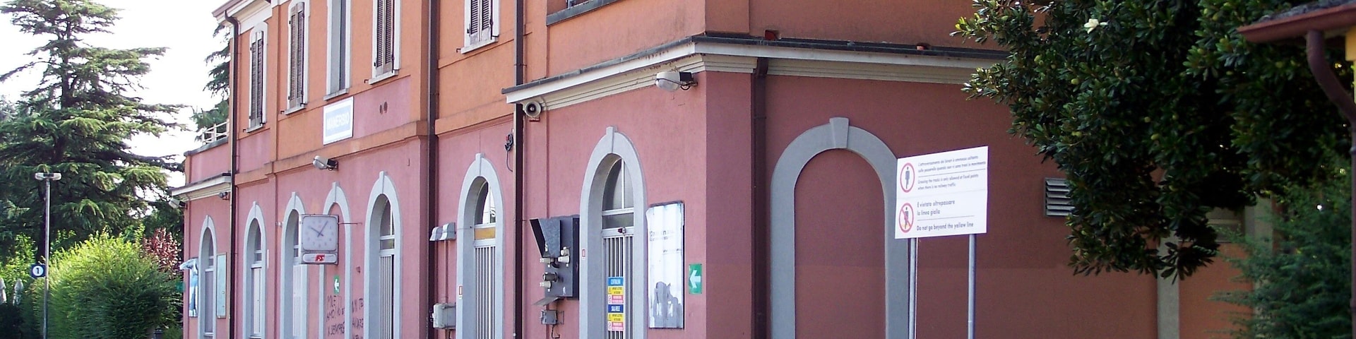 Lato ferrovia della Stazione di Manerbio sulla ferrovia Brescia-Cremona.
