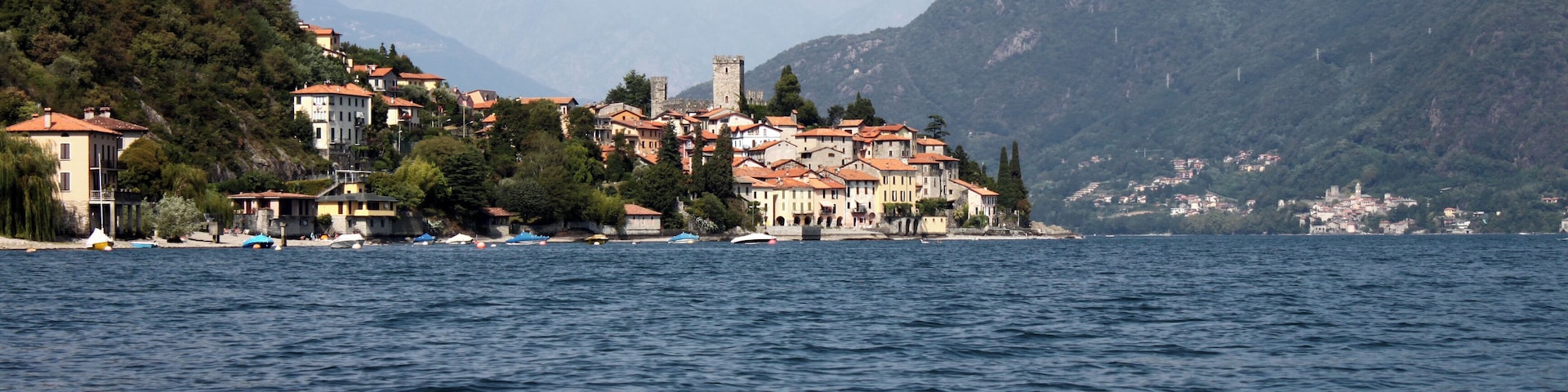 Am Strand von San Siro - Rezzonico. San Siro setzt sich aus den Orten Santa Maria - rezzonico und Acquaseria zusammen.