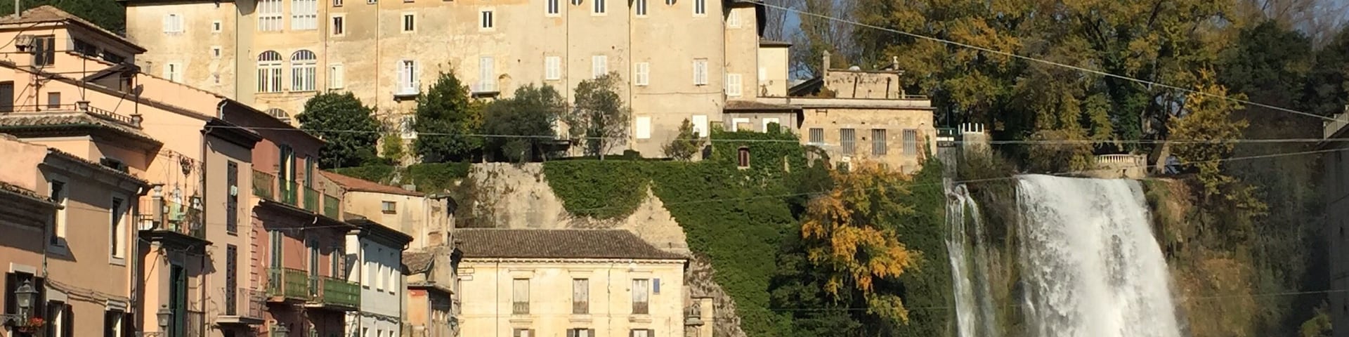 Isola del Liri, a town in the region of Lazio, is a little-known gem. The main attractions here are the castle and the waterfalls.