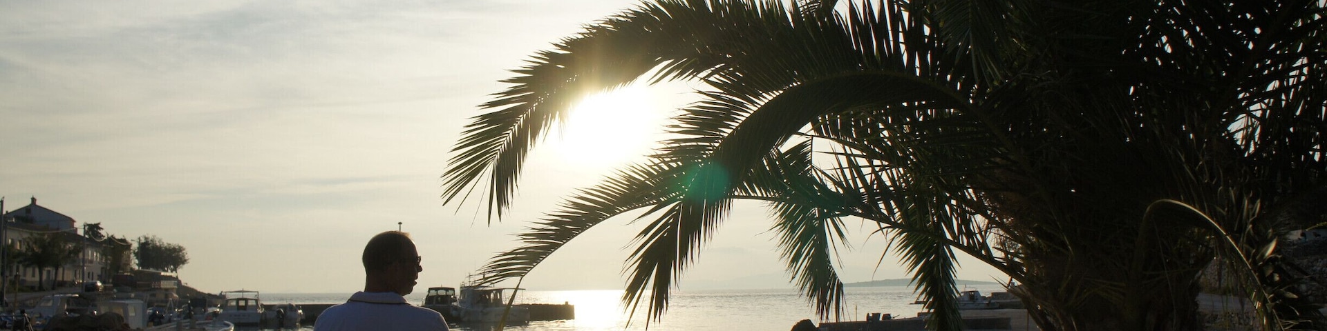 When you keep driving untill the end of the road on the island Pag, you end up at the small harbor of the town Lun.
Which is a small and calm place where you can have swim and enjoy the feeling of being at the end of the world.