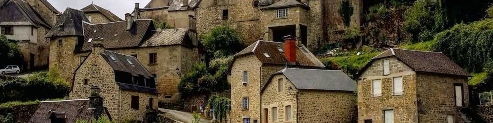 Lovely village in the Plateau de Millevaches regional park. Complete with church and cute stone bridge over the Vezzere river, the village is located on the 'shell-post' pilgrimage route.