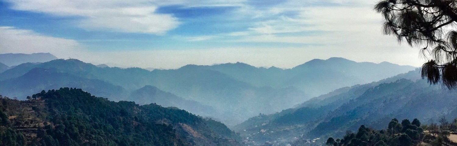 Spot is by the side of the road. The Mountain ranges you spot in Himachal are just mesmerizing #lifeatexpedia