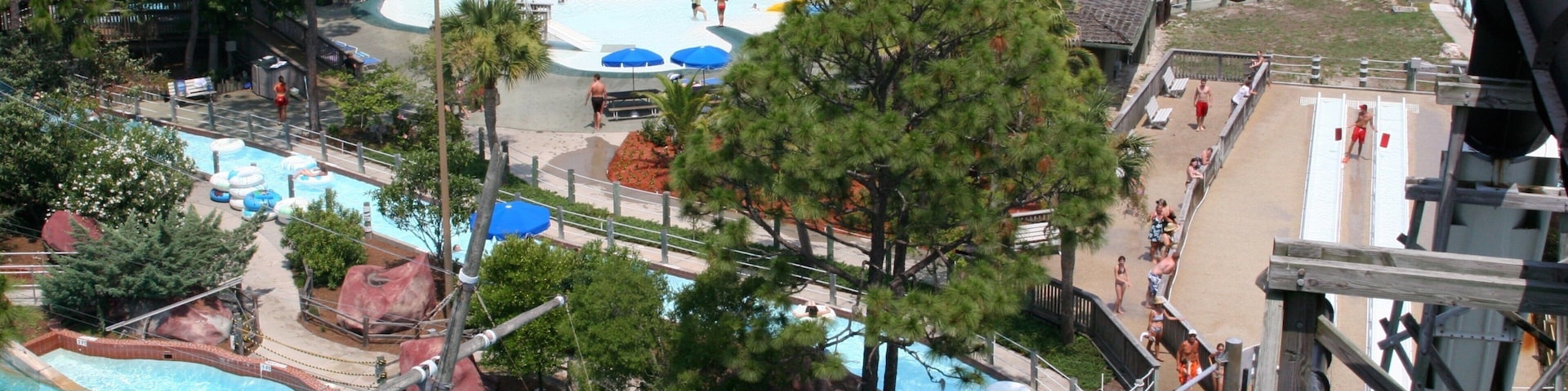 Shipwreck Island Waterpark caracterizando um parque aquático e passeios